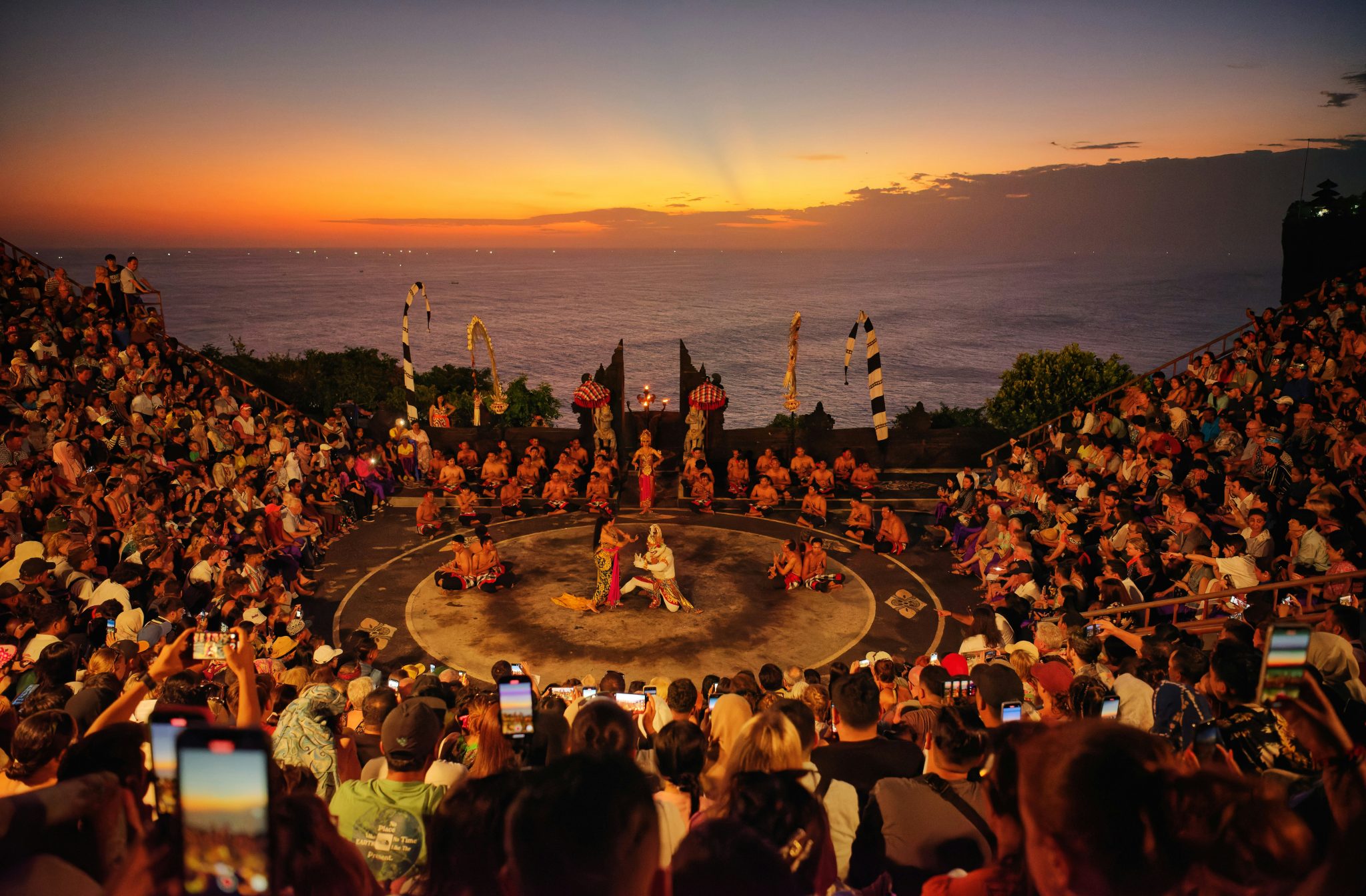 Templo de Uluwatu y la Danza Kecak: Un imperdible de Bali [2026 ...
